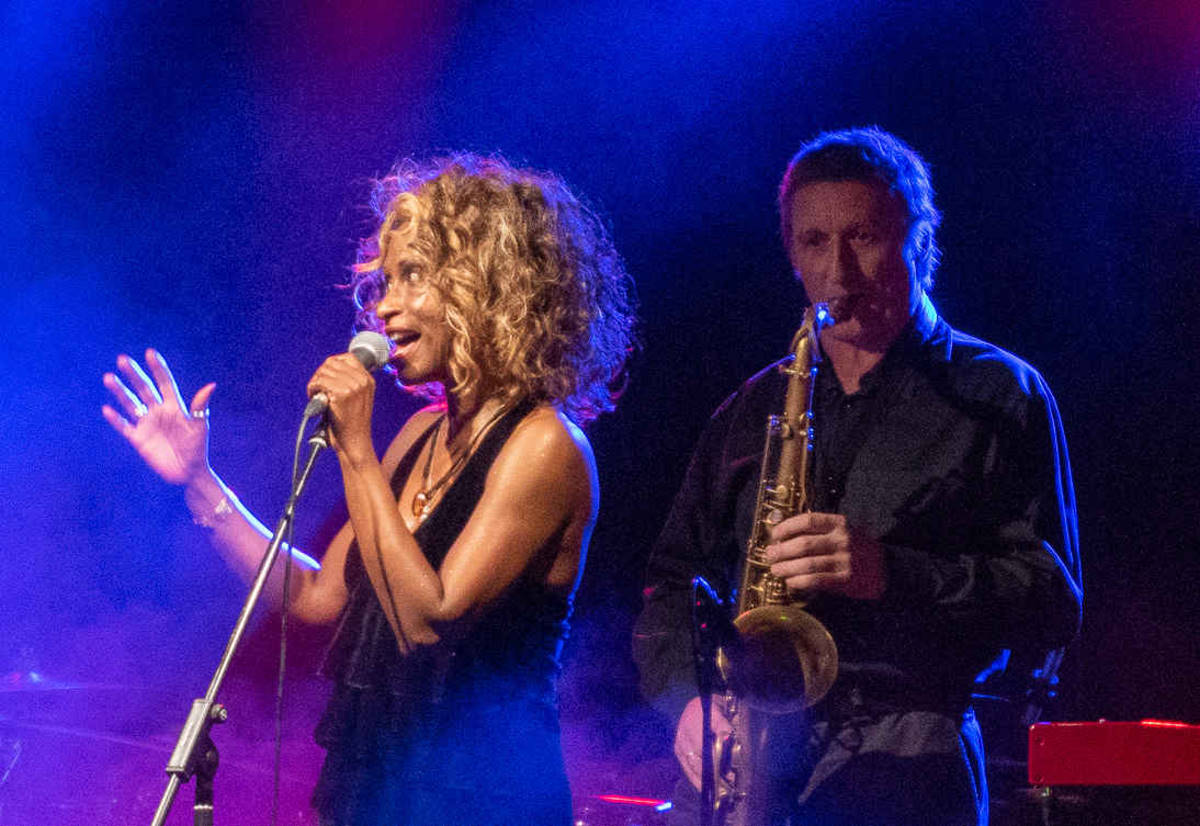 CASSANDRA DEE - TINA TURNER SHOW | mick and music - Künstleragentur und ...