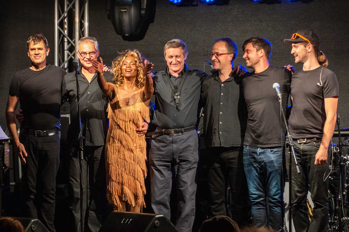 CASSANDRA DEE - TINA TURNER SHOW | mick and music - Künstleragentur und ...